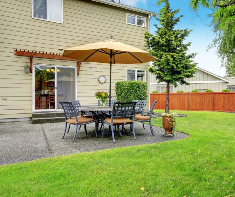 Awnings vs. Umbrellas: Which is Better for Your Summer Shade Needs ...